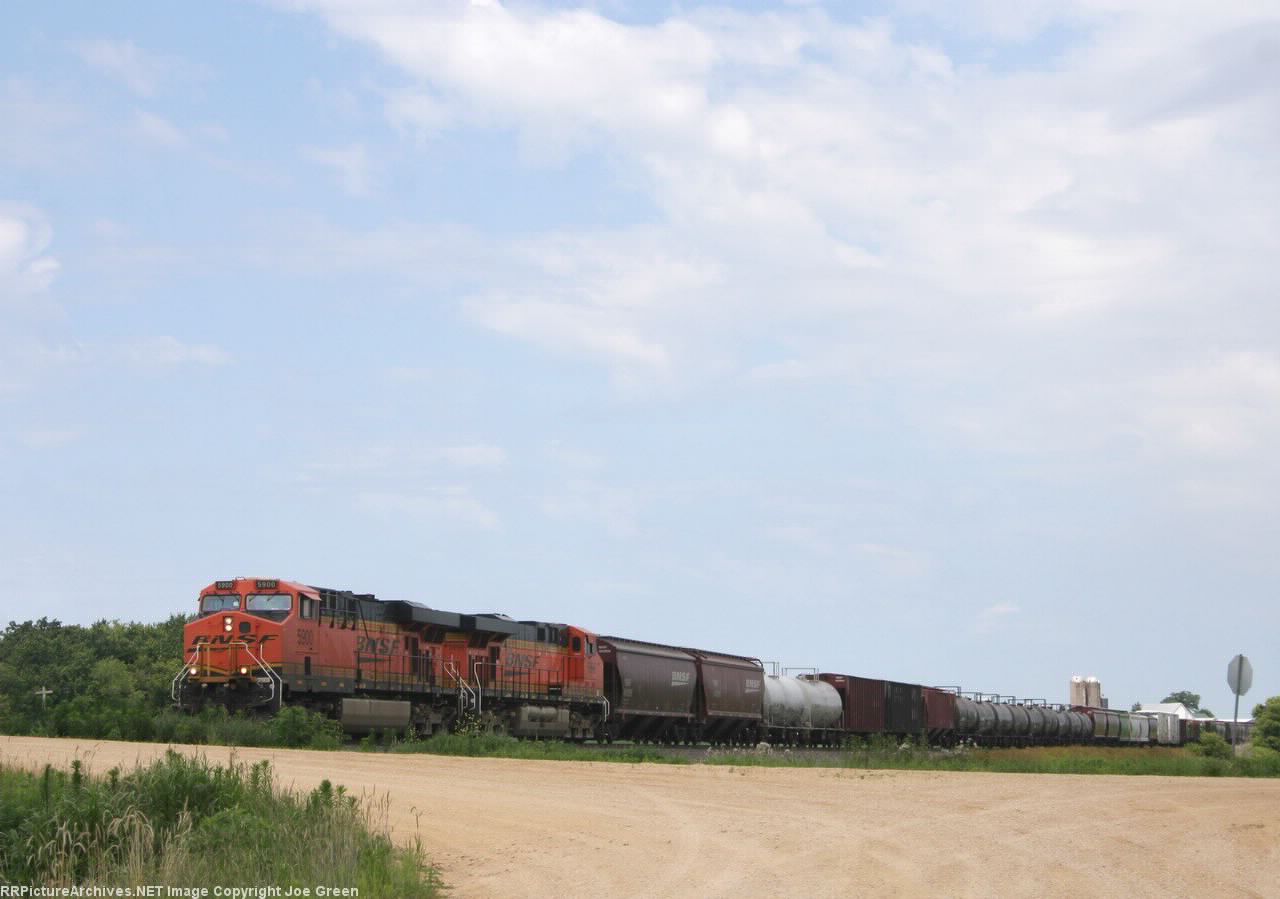 BNSF 5900
